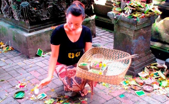 Bunga yang baik sebagai sarana persembahyangan dan persembahan