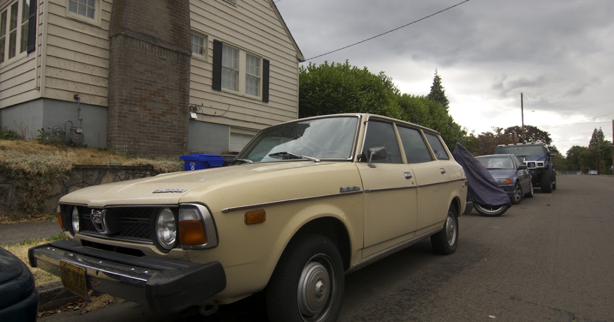 OLD PARKED CARS.: 1979 Subaru DL Wagon.