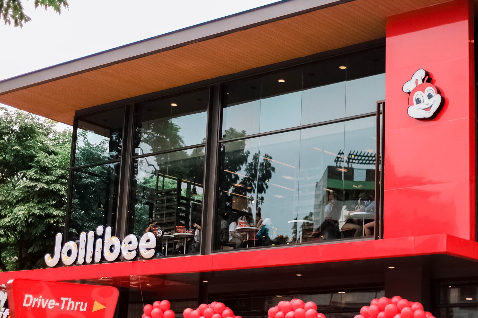 Jollibee and their 1000th milestone branch