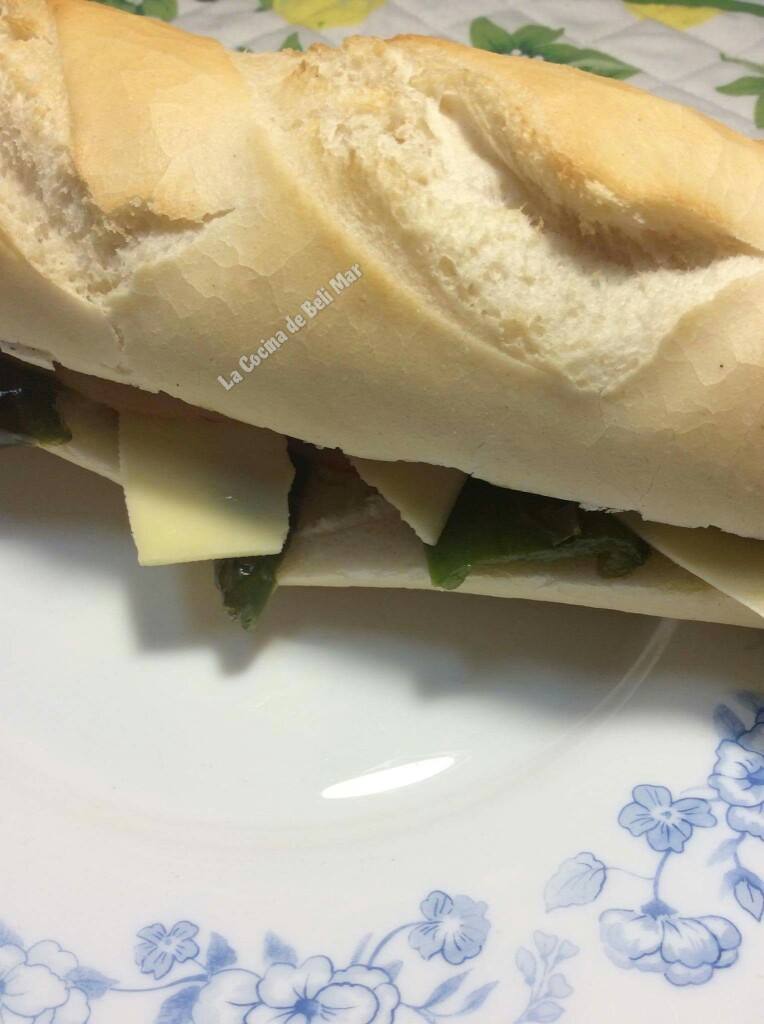 La Cocina de Beli Mar: BOCADILLO DE BACON, QUESO Y PIMIENTO