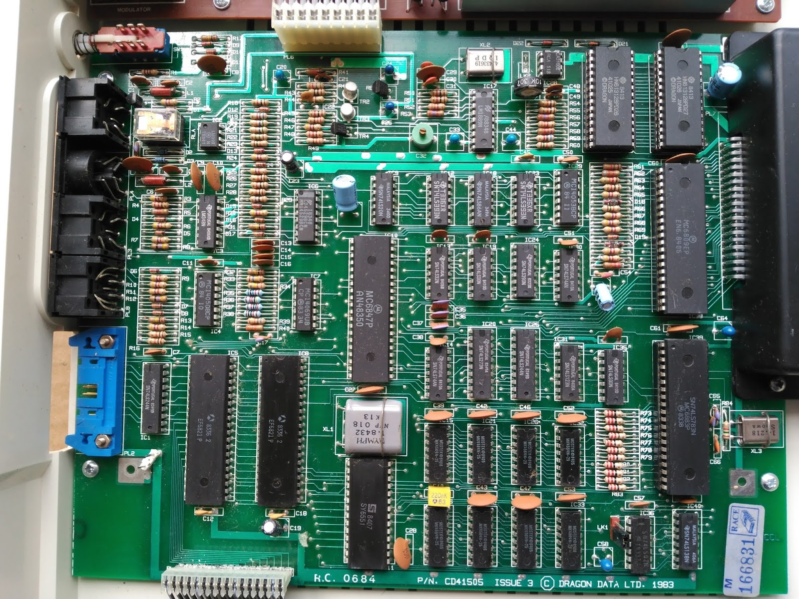 Retro Ordenadores Orty: Ordenador Dragon 200 (1985)