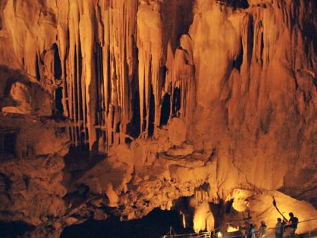 മുല്ലമൊട്ടുകള്‍..: മാതളത്തോട്ടവും,അൽഹൂത്ത ഗുഹയും .( Al Wakan village ...