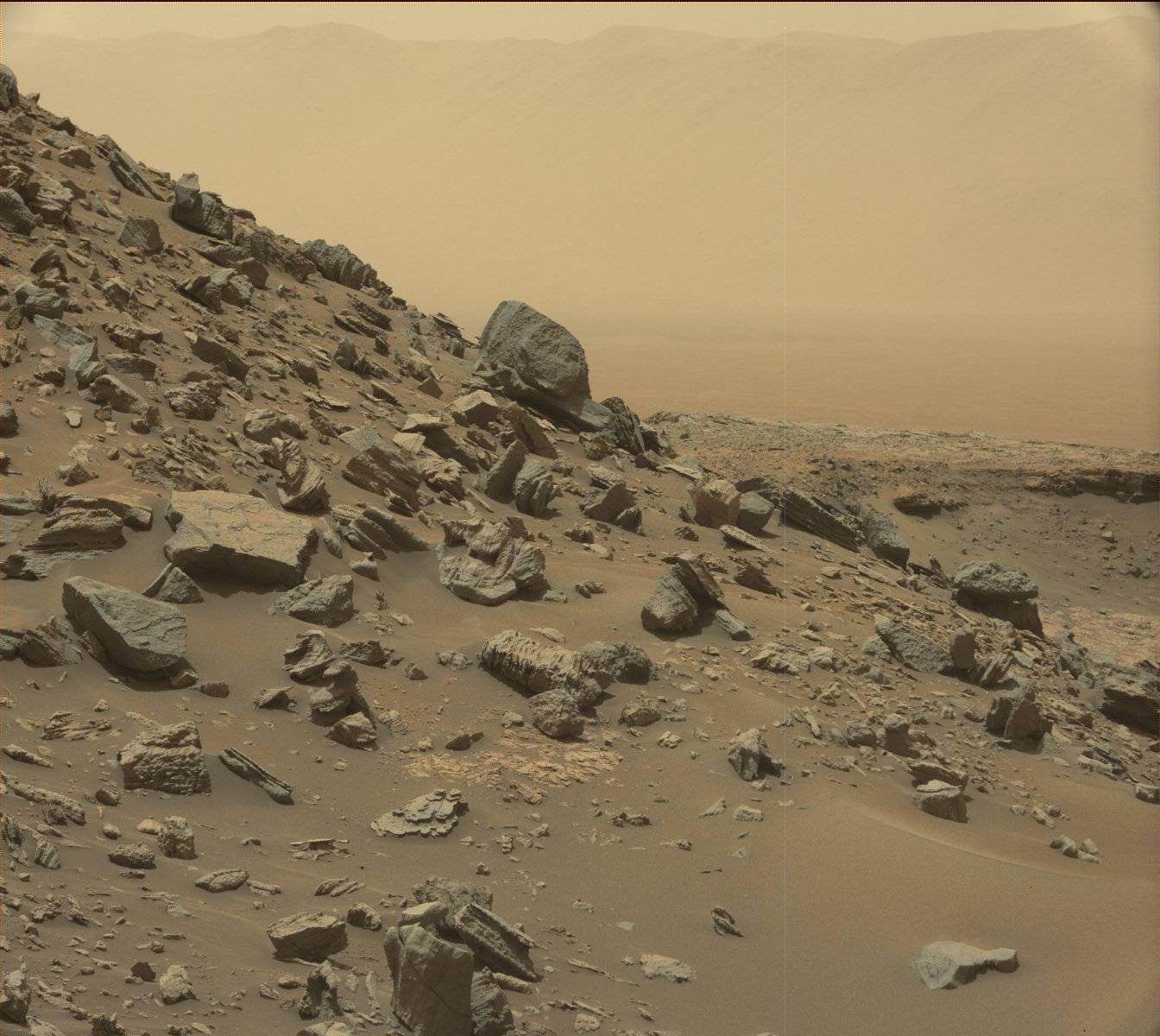 Mars Rover Views Spectacular Layered Rock Formations | WALPAPER