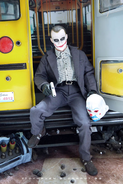 toyhaven: Red Diorama "I shot the bus driver" scene: Recreate opening ...