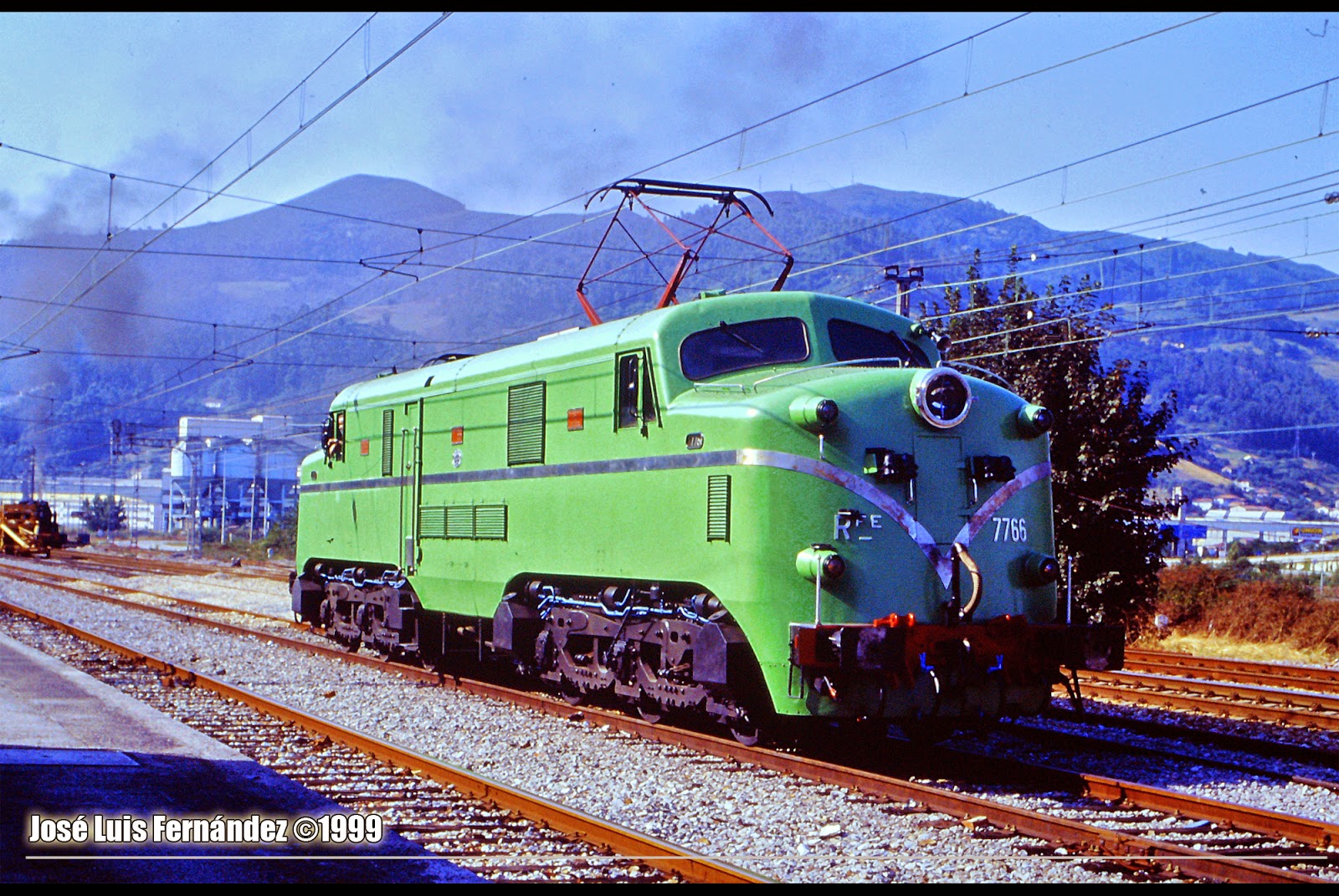 Objetivo Pajares: Historia de una locomotora: Renfe 7738