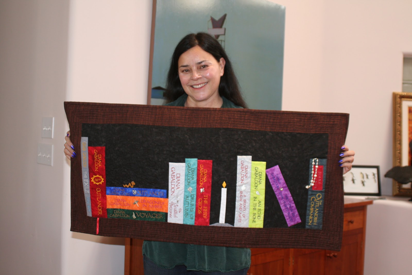 My OUTLANDER Purgatory: Diana Gabaldon Holding Sooz's Outlander Quilt