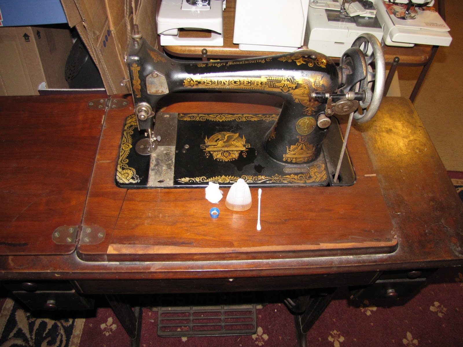 MYFAVORITEVINTAGESEWINGMACHINES.blogspot.com: SINGER 127 TREADLE SEWING ...