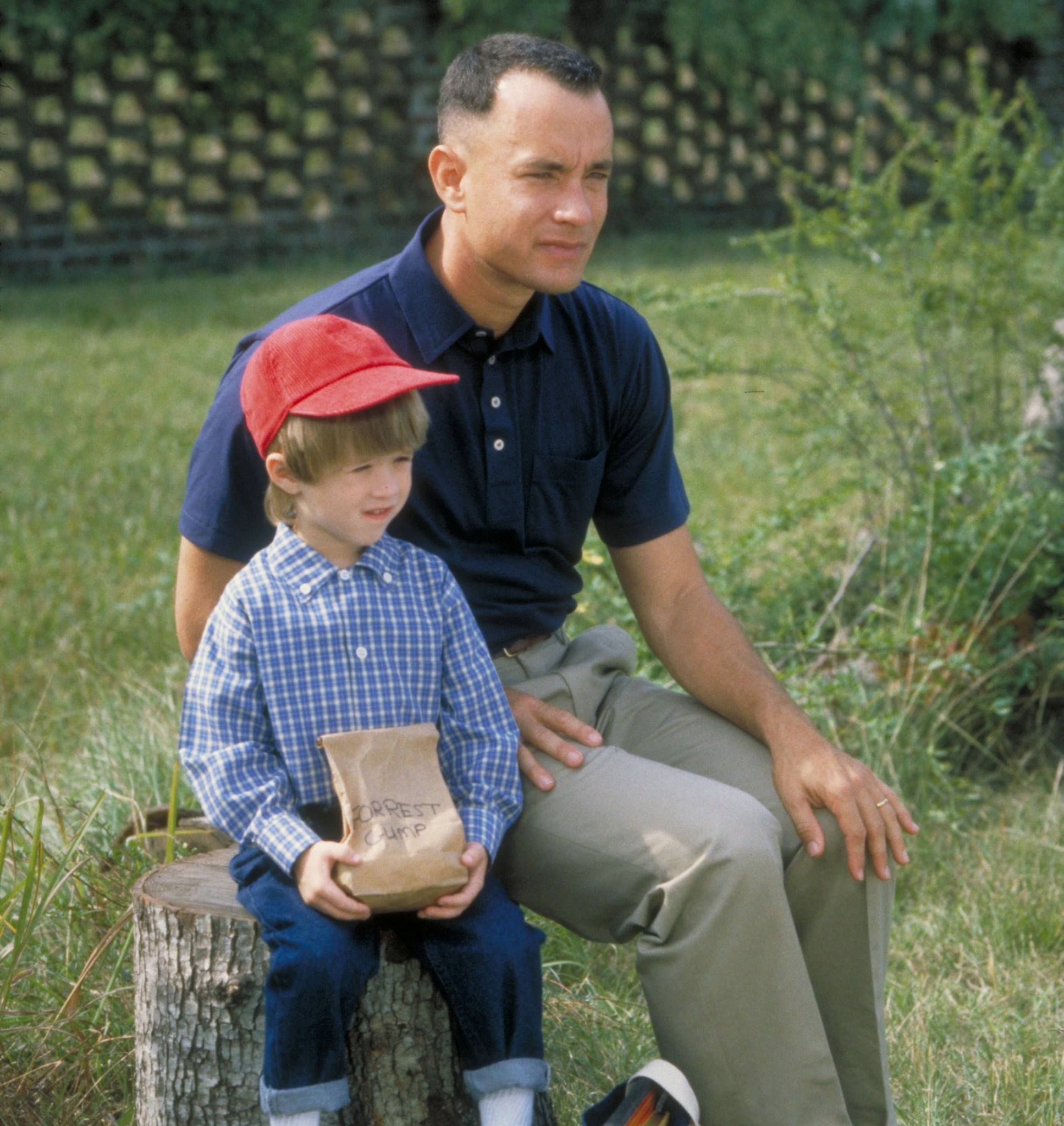30 Amazing Photos of Tom Hanks From 1994’s Movie ‘Forrest Gump ...