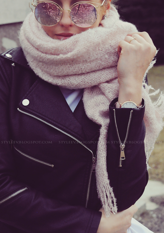 Styleev: Biała baskinka w połączeniu z czernią.