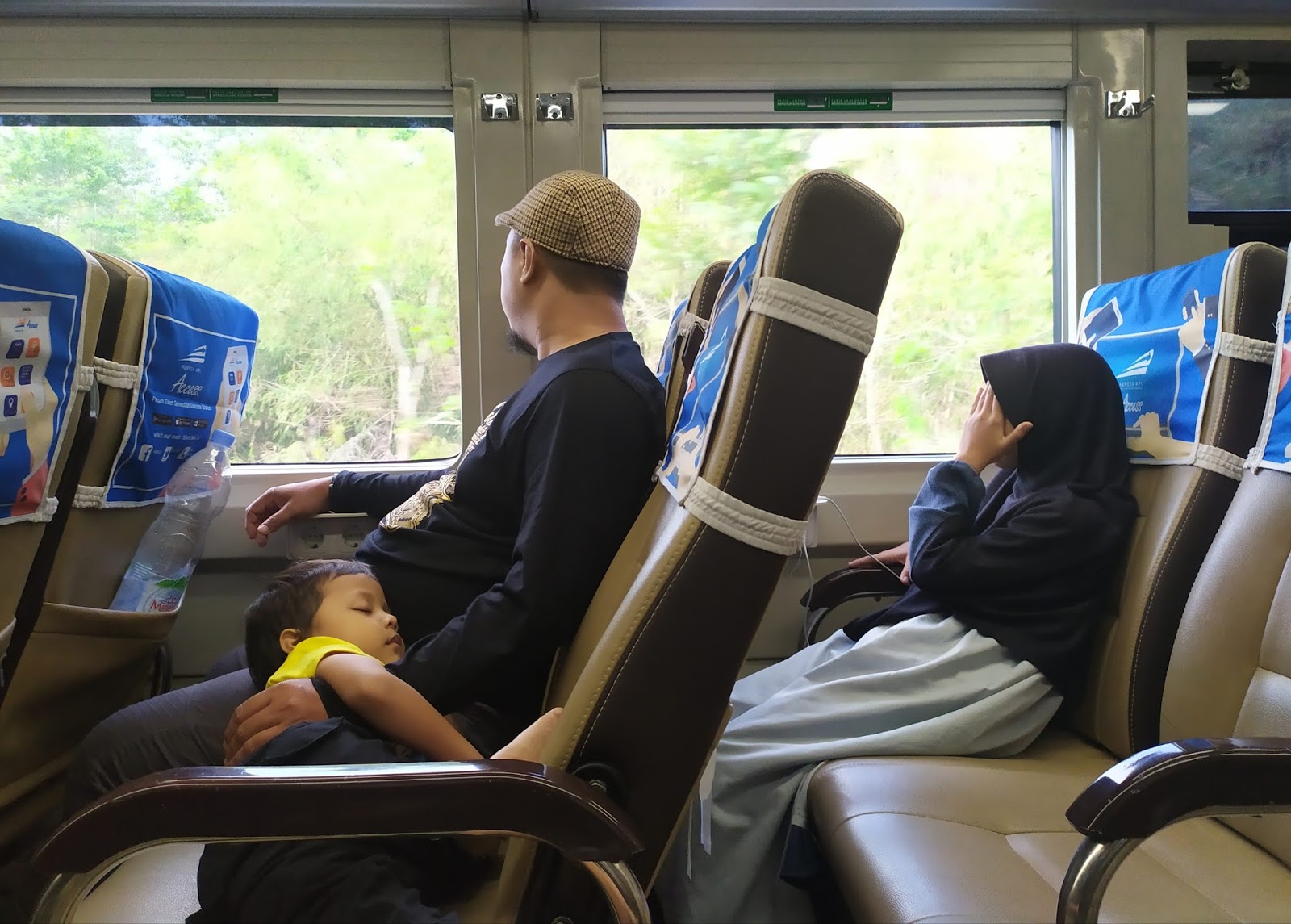 Tips Bepergian Keliling Indonesia Menggunakan Kereta Api - Catatan Emak