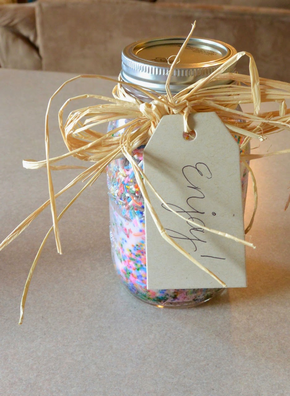 Mixin' Mom: Funfetti Candle in a Mason Jar DIY
