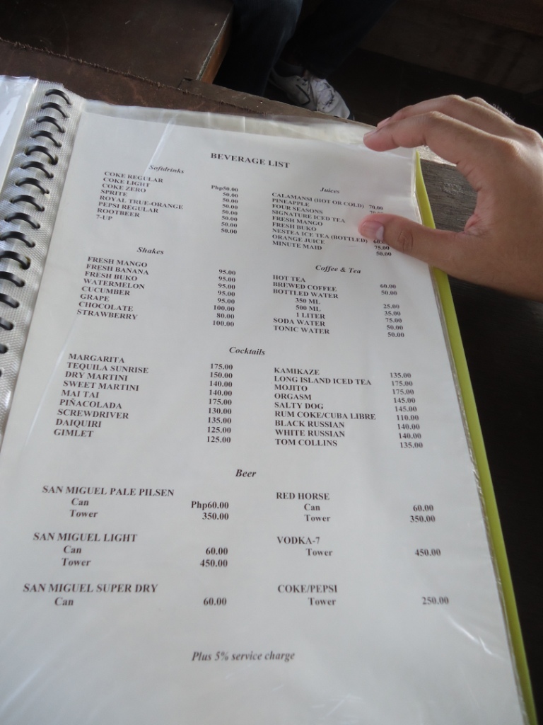 the traveller & her thoughts: KUTING REEF beach resort