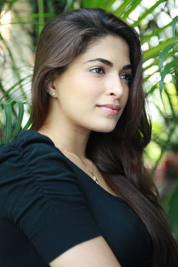 Parvathi Hot Photos Stills Gallery | Tollywood