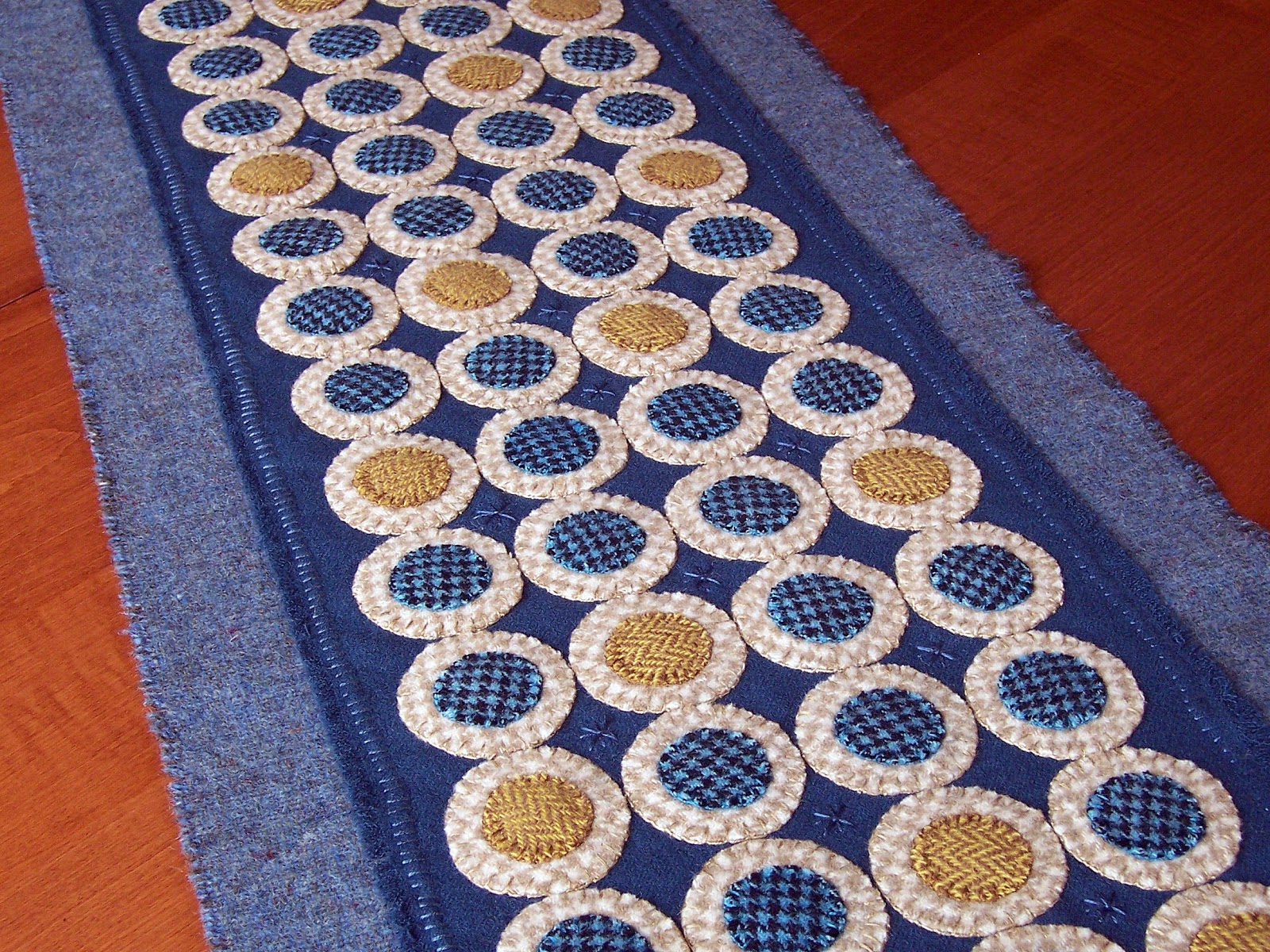 Three Sheep Studio: Penny Rug Table Runners...