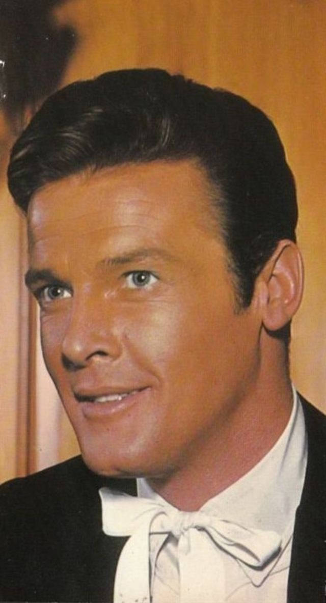 50 Handsome Photos of Legendary James Bond Star Roger Moore From ...