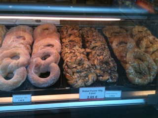 Luxemblog: Bretzelesonndeg (Pretzel Sunday) - April 3