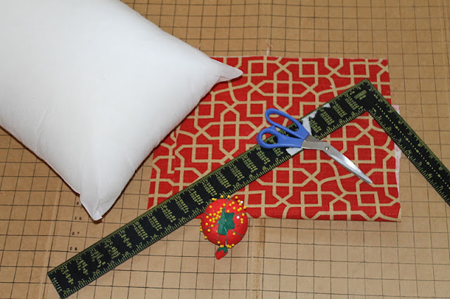 Seamingly Smitten: Tutorial: How to sew a pillow