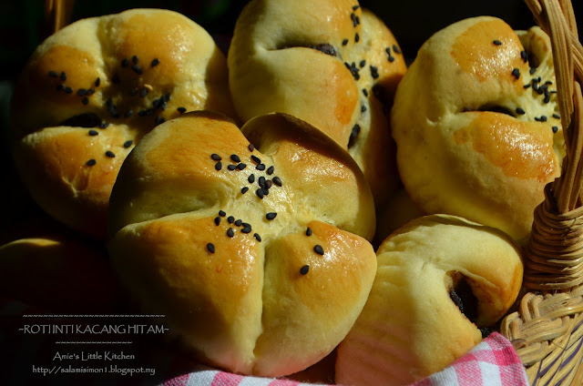 Roti Inti Kacang Hitam - Amie's Little Kitchen