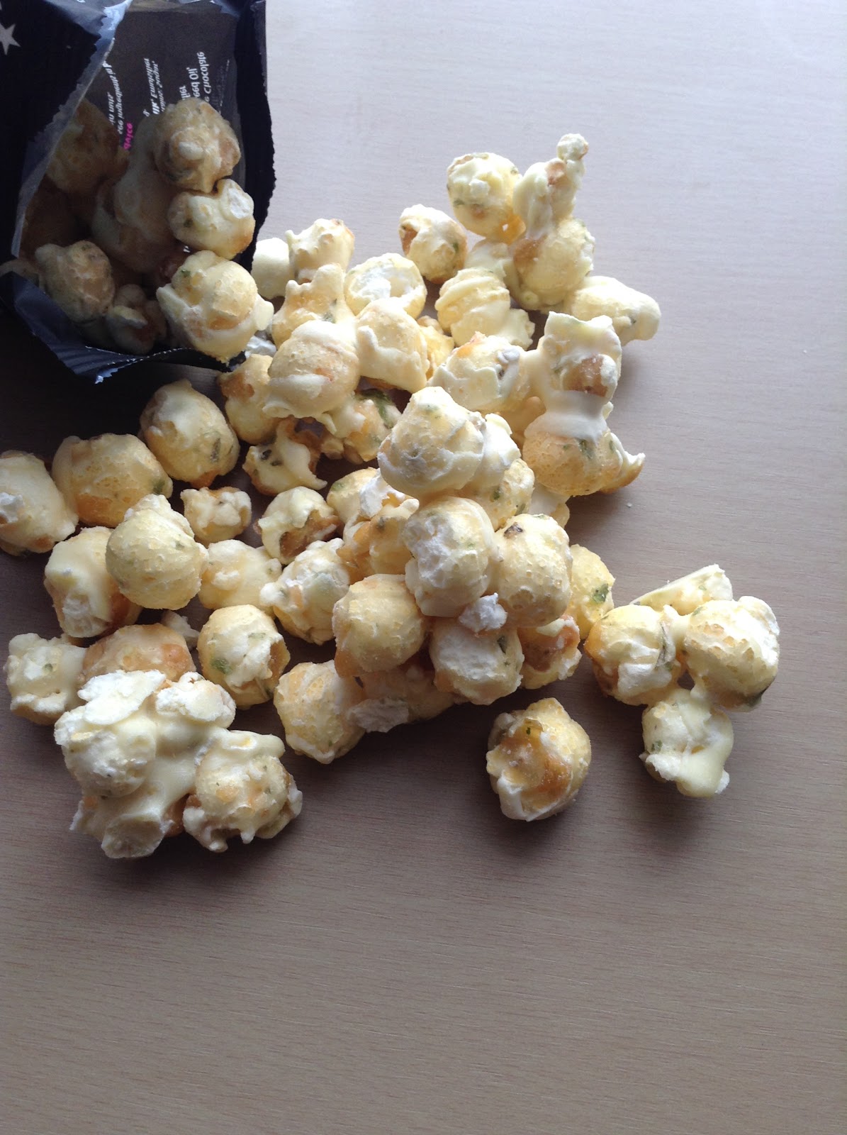 Tesco Finest Peppermint Dream Popcorn with White Chocolate