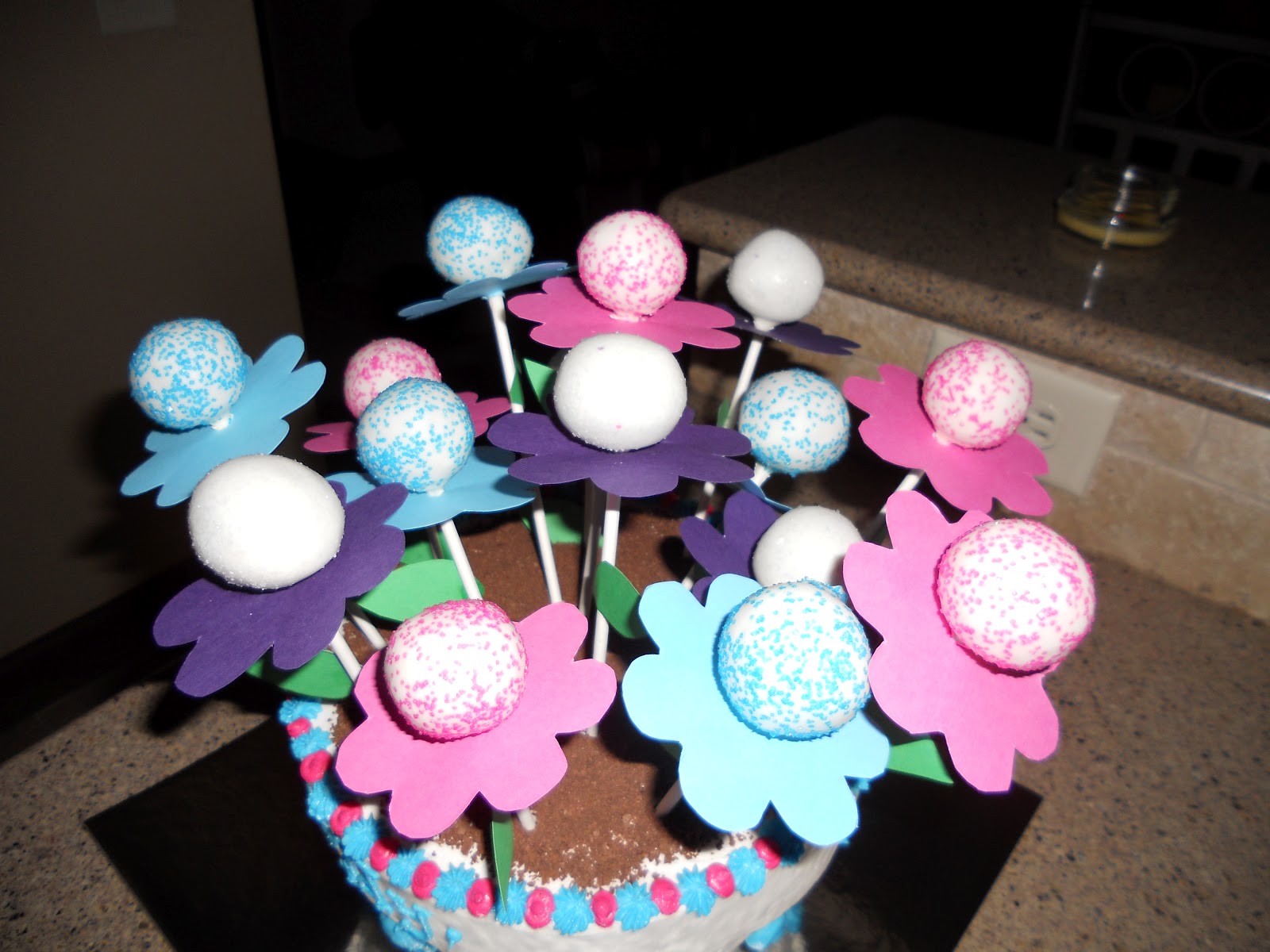 Treat Dreams: Flower Pot Cake with Flower Cake Pops!
