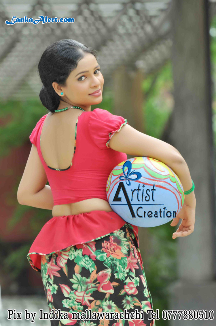Sri Lanka fashion blog: Sri Lankan actress Umayangana Wickramasinghe new