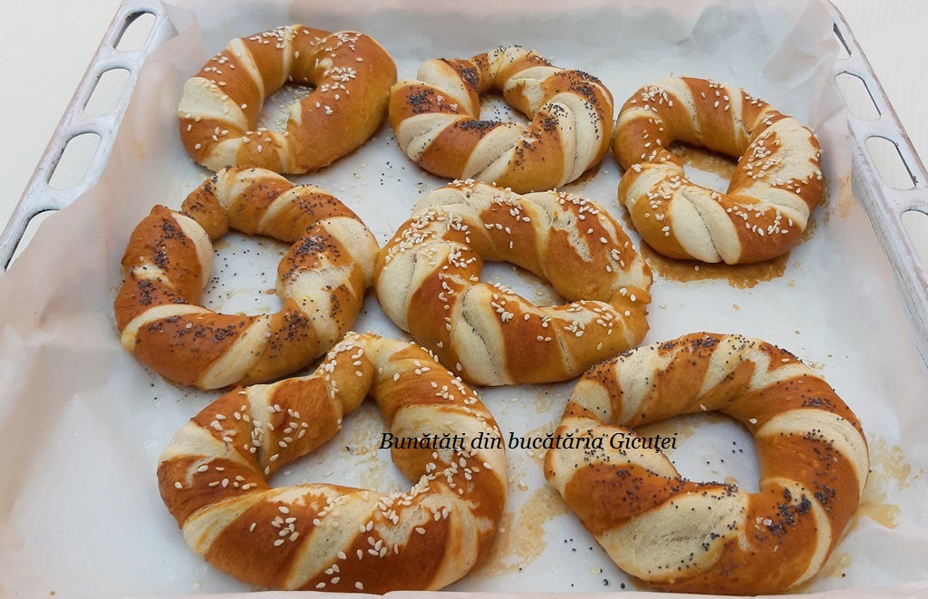 Covridog - crenvursti in aluat - Bunătăți din bucătăria Gicuței