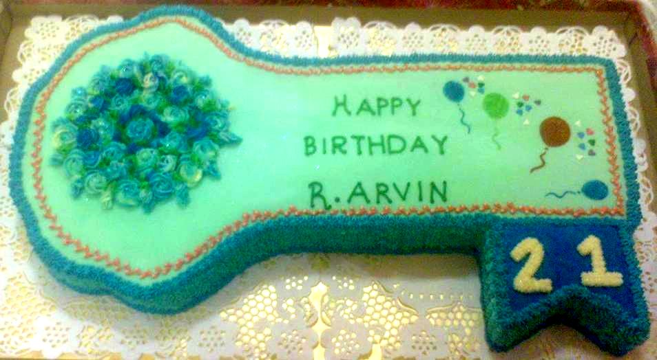 Top-Notch: Key Shaped Cake