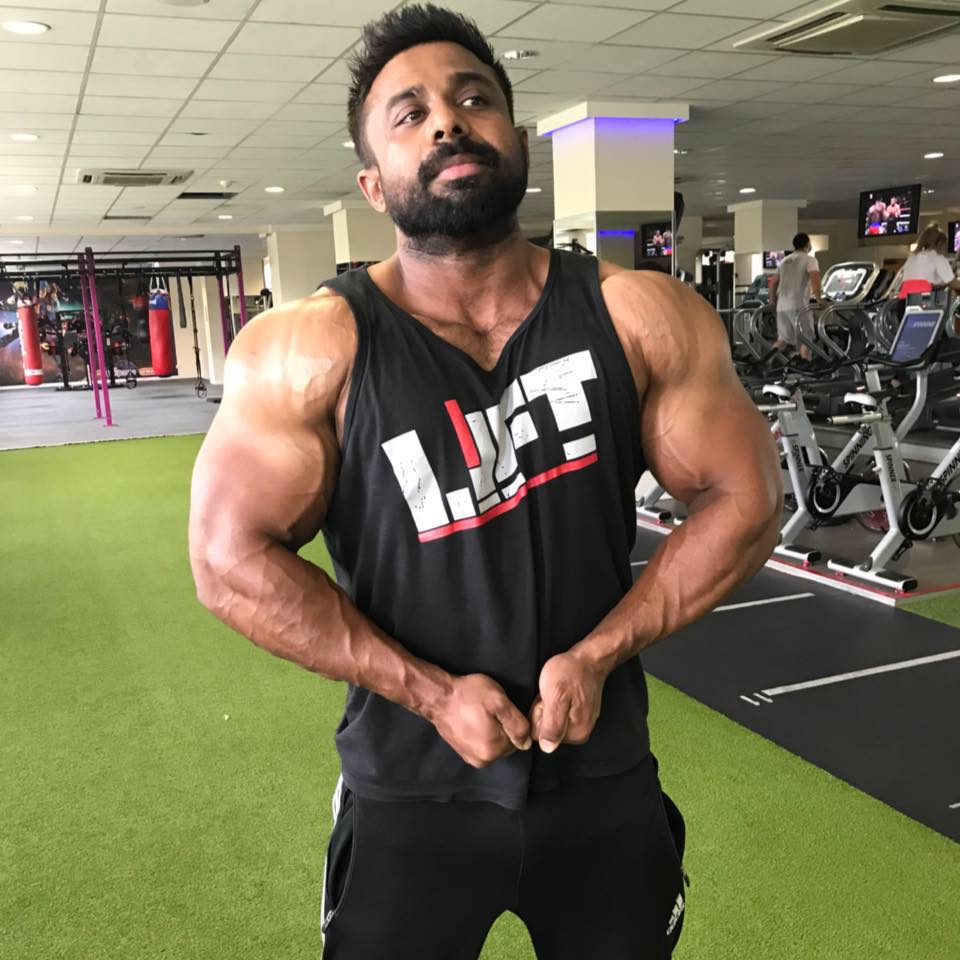 world bodybuilders pictures: lahore bodybuilder umer saleem