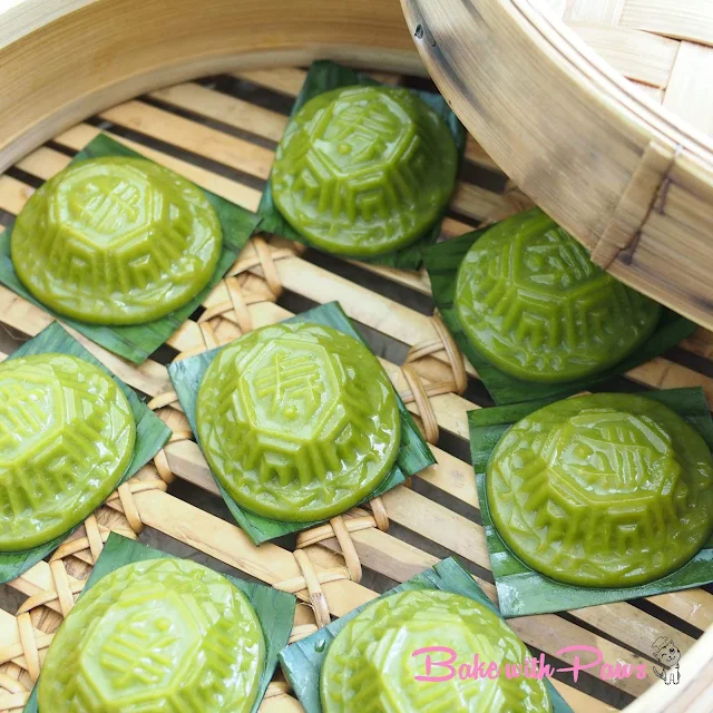 Pandan Che Ku Kueh (Pandan Ang Ku Kueh) - BAKE WITH PAWS