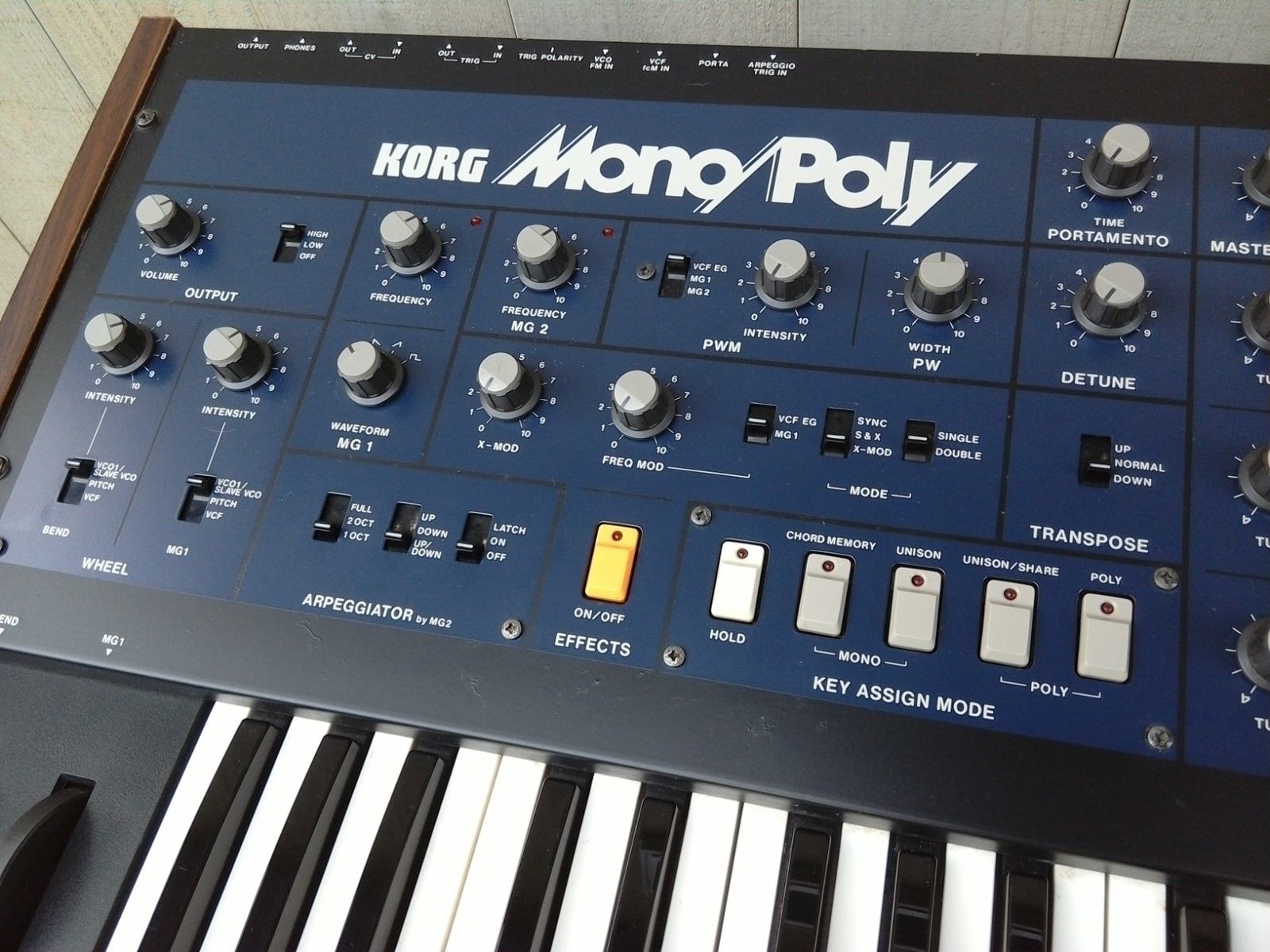 MATRIXSYNTH: KORG MONO/POLY monophonic synthesizer