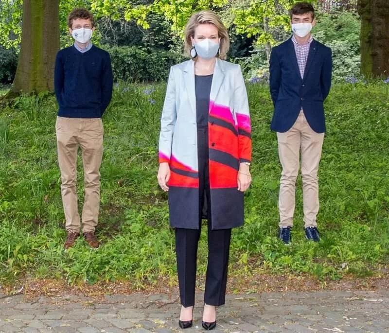 Queen Mathilde received students from the Sint-Barbara College