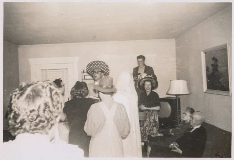 45 Found Snaps Capture People Celebrating at Their Parties From Between ...