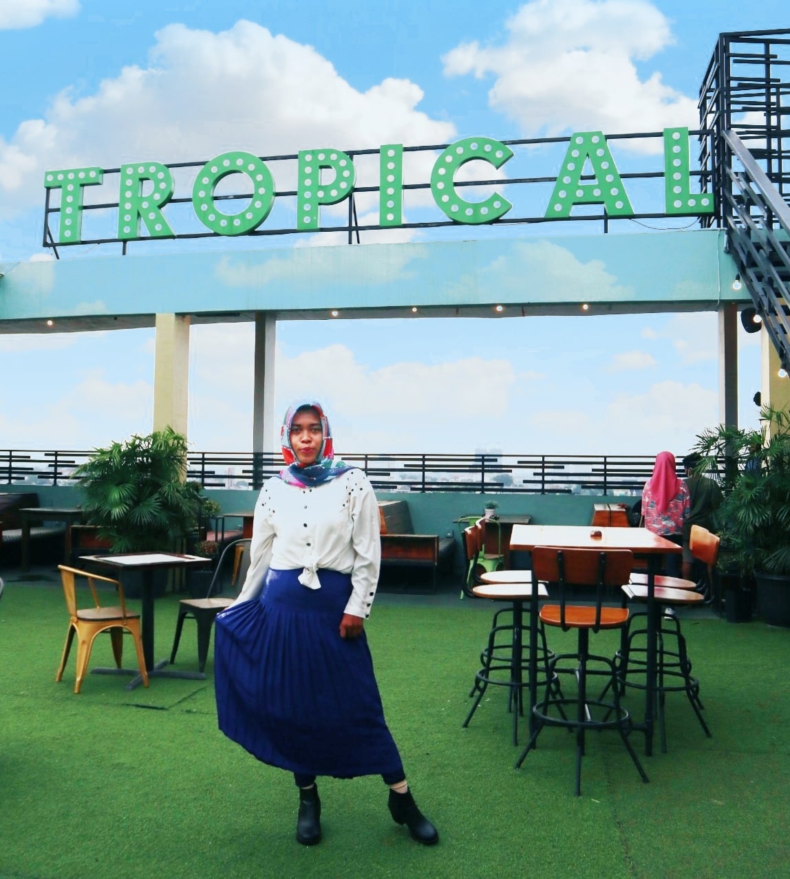 Review Tropical Rooftop Deli Hotel Medan