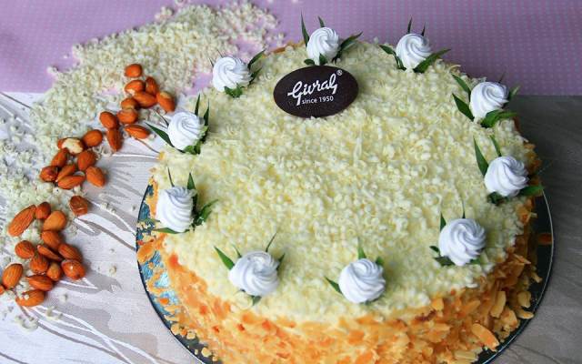 Bánh kem sinh nhật givral giá bao nhiêu? Giá bánh kem bắp, trà xanh ...