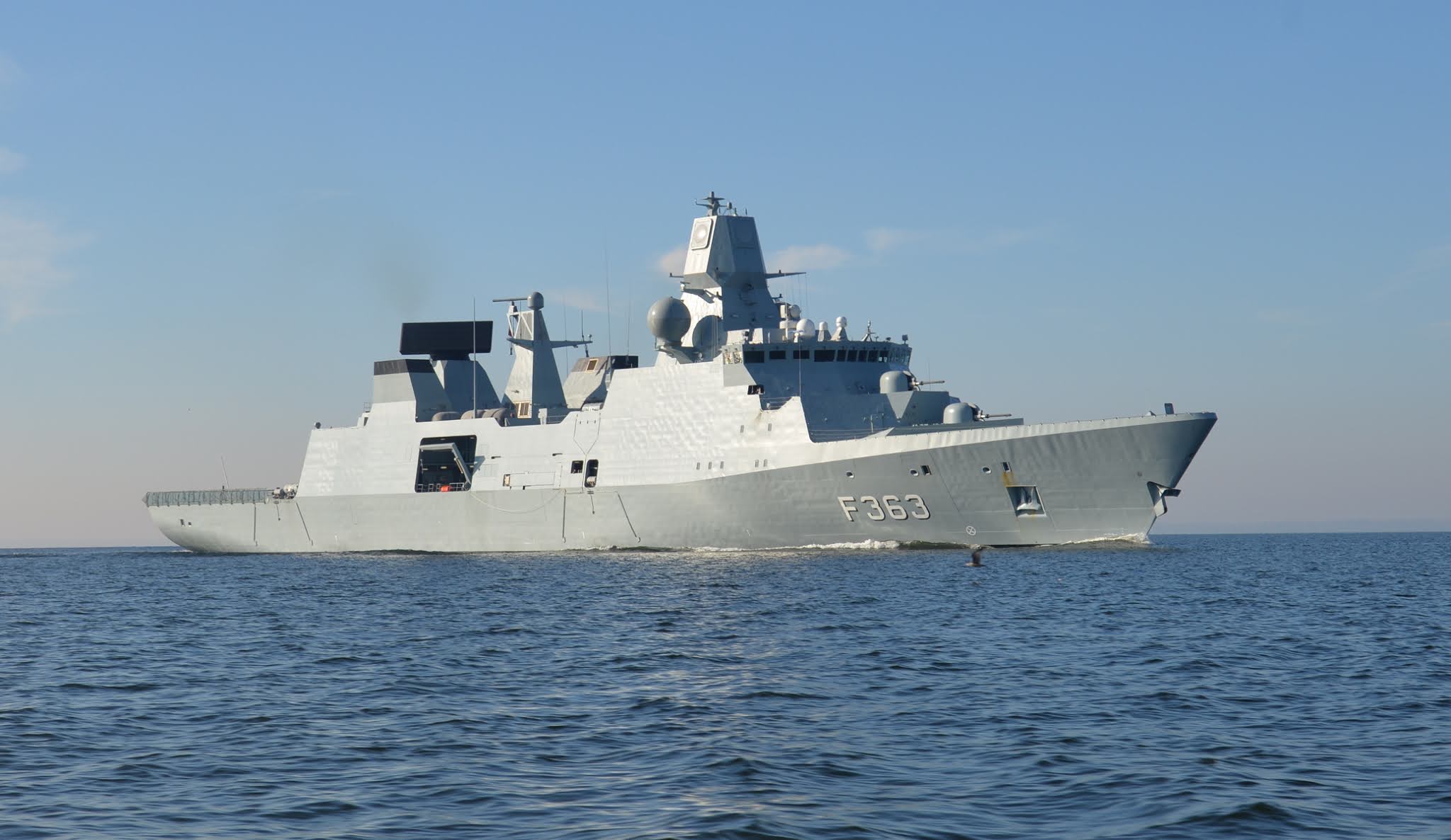Naval Analyses: PHOTO GALLERY #37: Absalon and Iver Huidfeldt, frigates ...