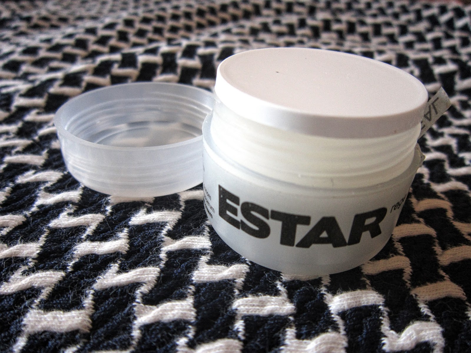 ESTAR - Regenerativna noćna krema - RECENZIJA!!! - Beauty junkie Dunja ESTAR - Regenerativna noćna krema - RECENZIJA!!! - Beauty junkie Dunja