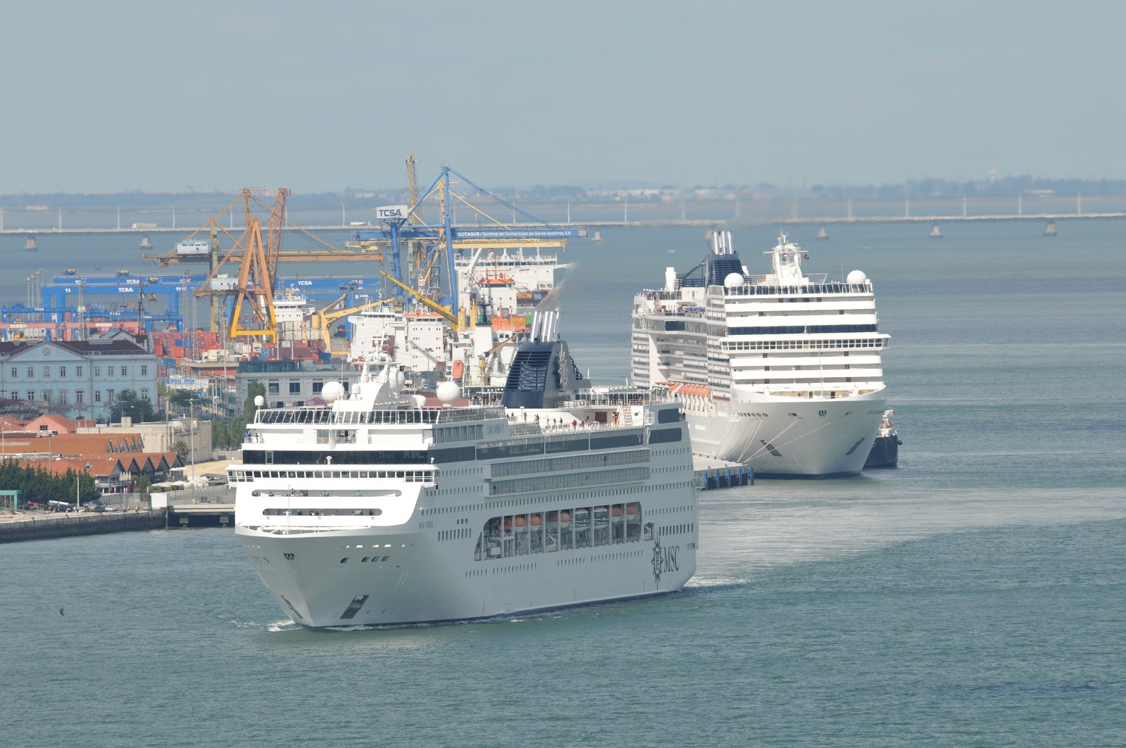 SHIPS & THE SEA - BLOGUE dos NAVIOS e do MAR: MSC FLEET MATES IN LISBON