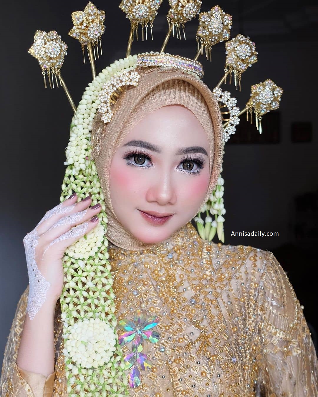 Make Up Pengantin Terbaru dengan Adat Jawa untuk Pengantin Berhijab ...