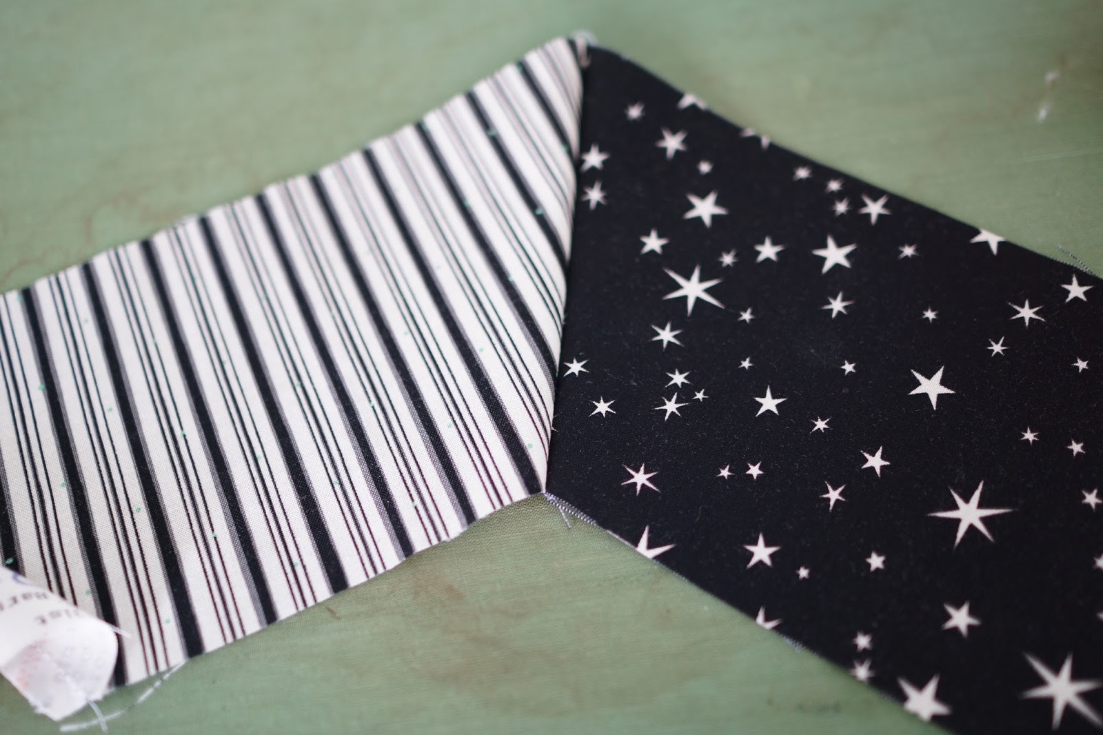 Lo, Ray, & Me: Haunting Hexie Halloween Quilt