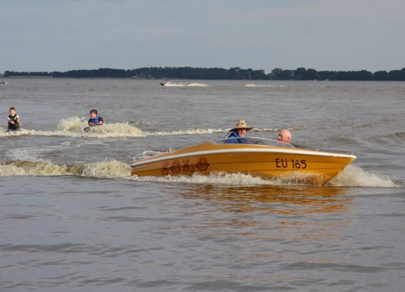AUSSIE SKIBOATS: random; FLIGHTCRAFT BANSHEE
