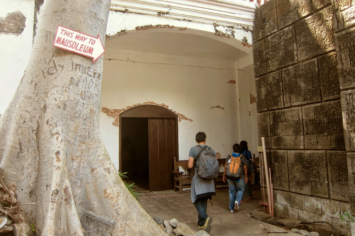 Travelholic: Ferdinand Marcos Museum and Mausoleum & Imelda Marcos