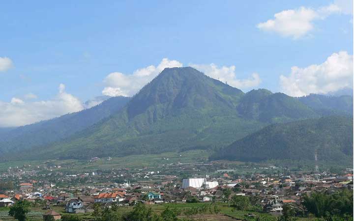PENDAKIAN GUNUNG PANDERMAN - VACATION IN JAVA