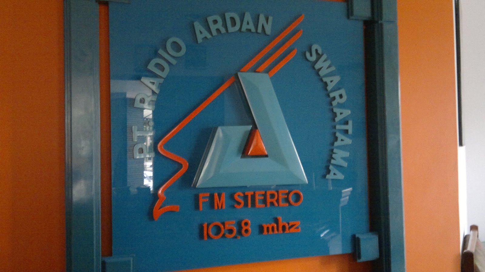 Radio Branding Materials: Indoor Sign | Radio Ardan 105.8 FM Bandung ...