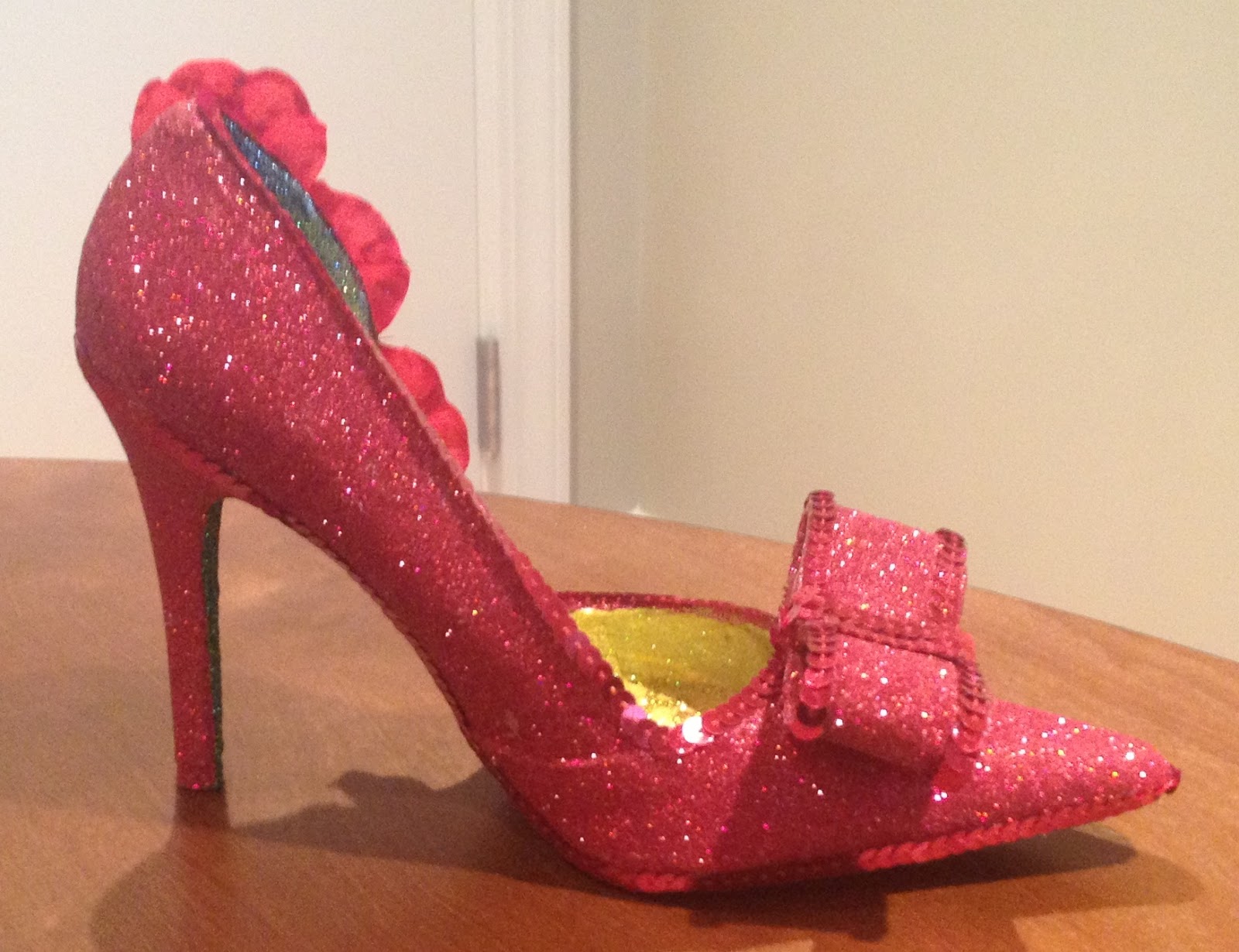 Confessions of a glitter addict: Ruby Slippers!