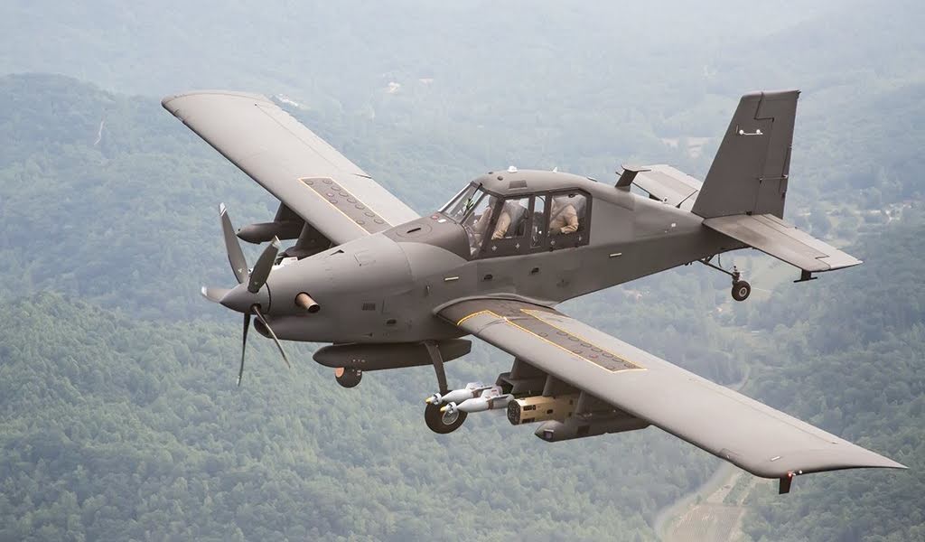 AVIÕES MILITARES: IOMAX Archangel, L3 AT-802L Longsword e LASA T-Bird