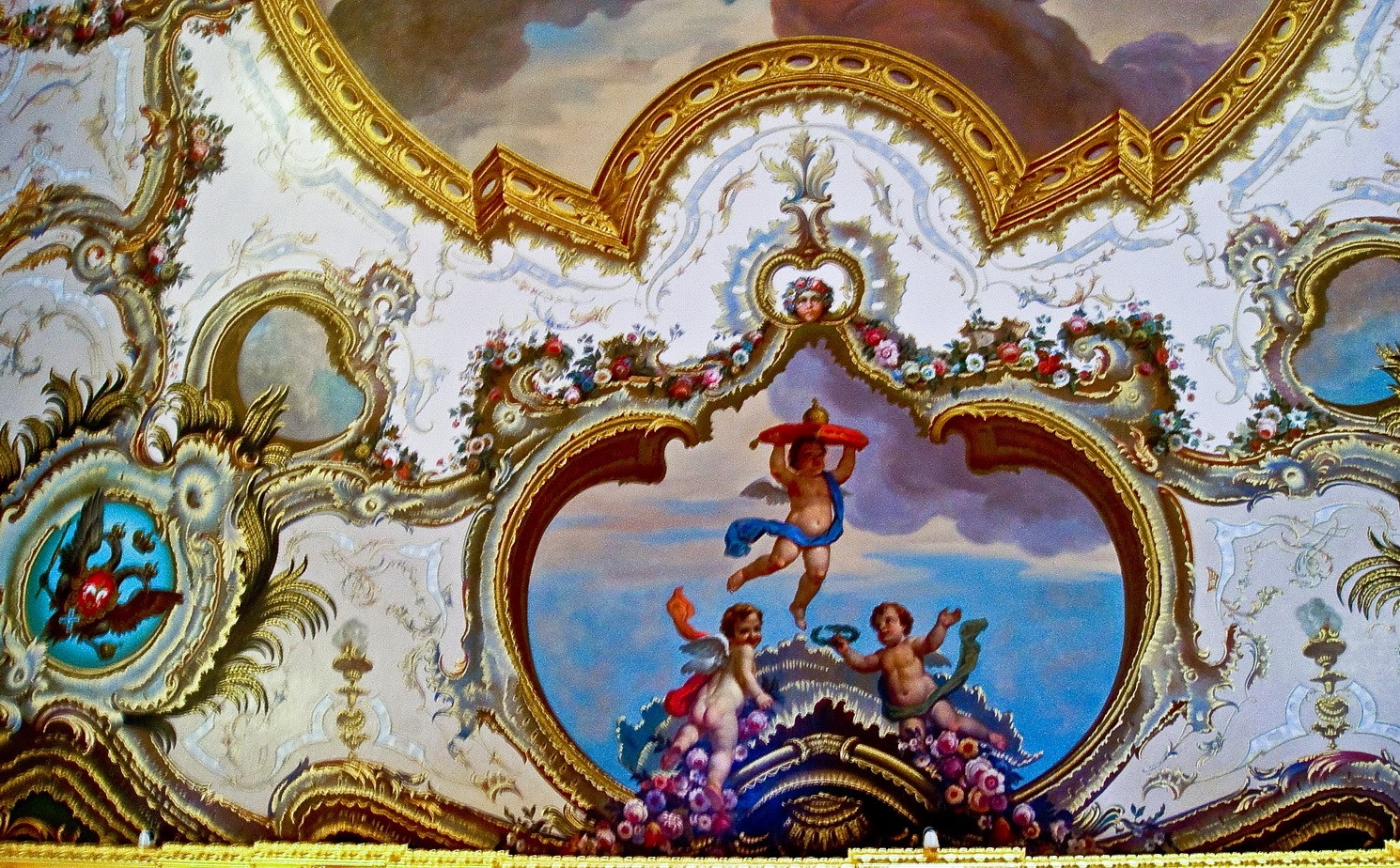 loveisspeed.......: The Catherine Palace is a Rococo palace located in ...
