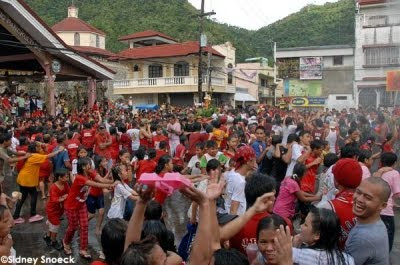 Backpacking Philippines: Laguna Sto. Niño Festival: Salibanda in Paete ...