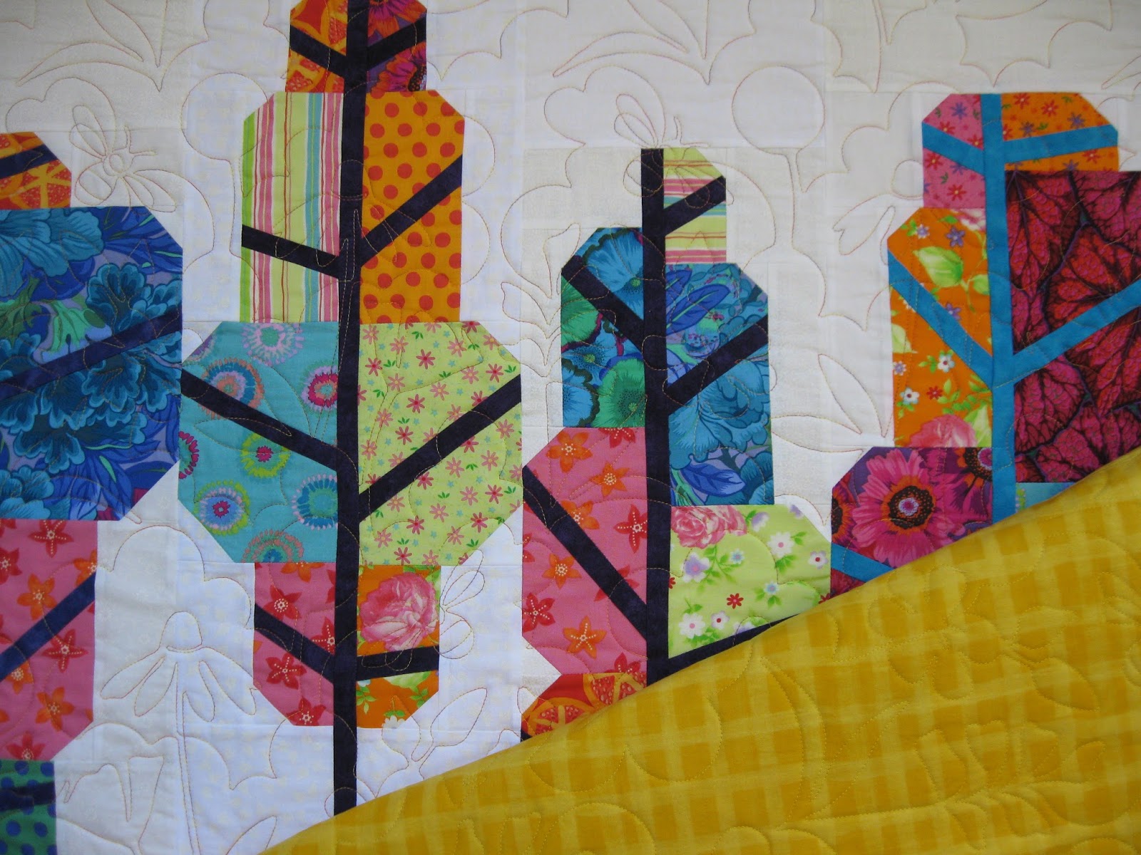 Ramblin' Rows: Painted Forest is Bee Haven!!!