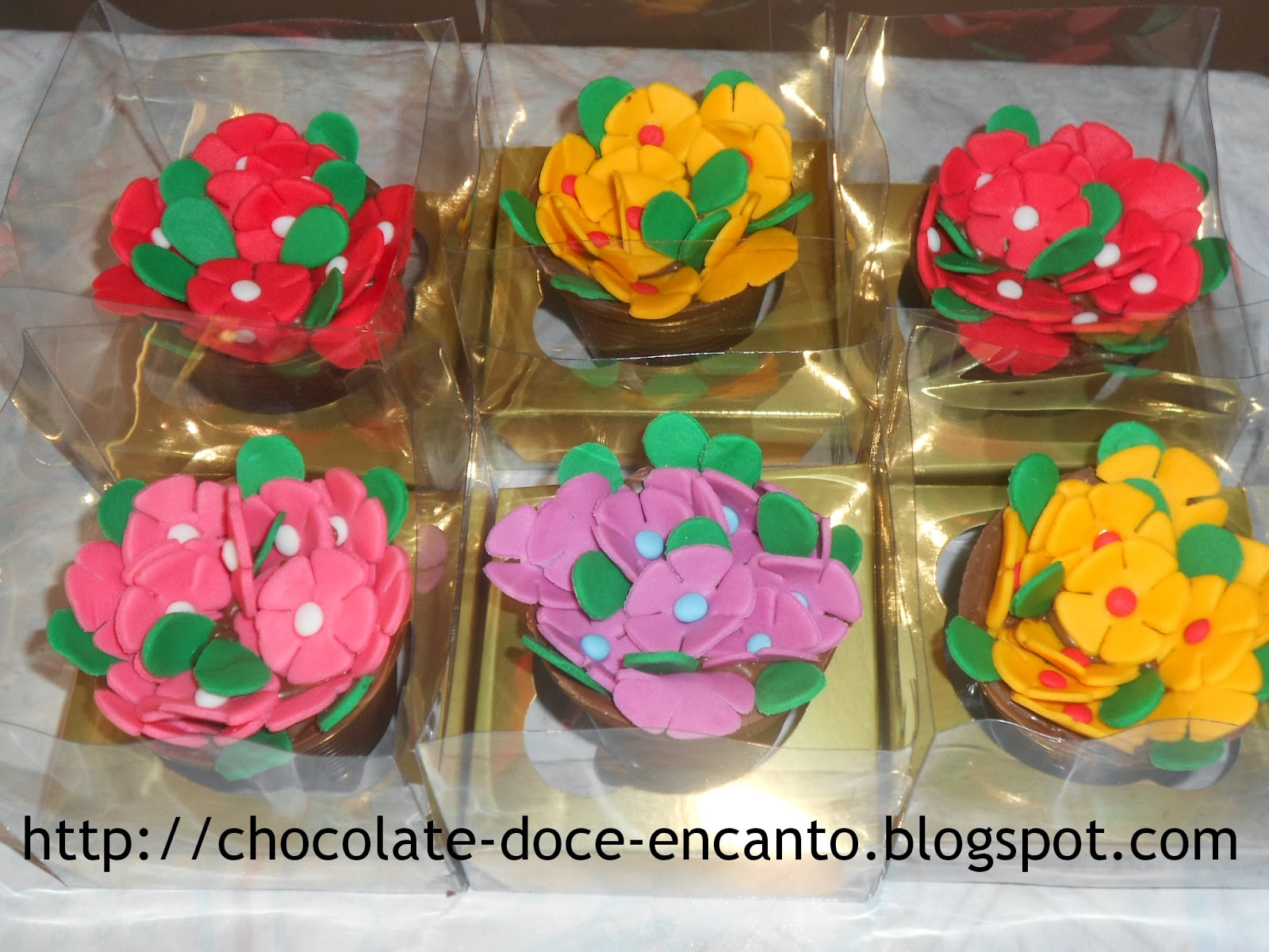 Doce Encanto: Vaso de Flor de Chocolate