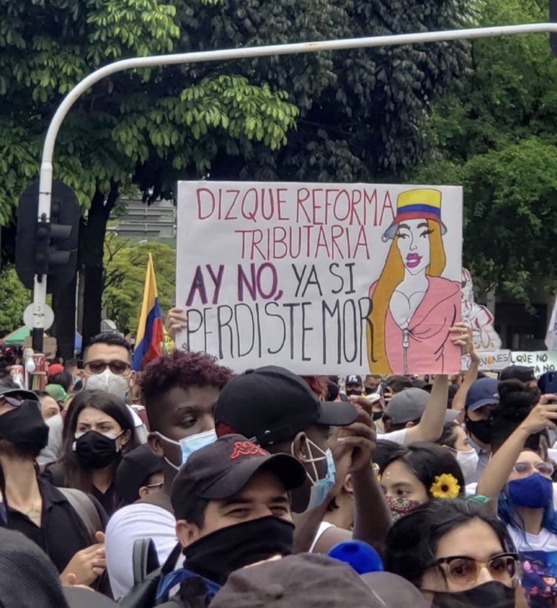 “Reforma Tributaria: Eso sí jamás” LUNA GIL influenciadora Trans en ...